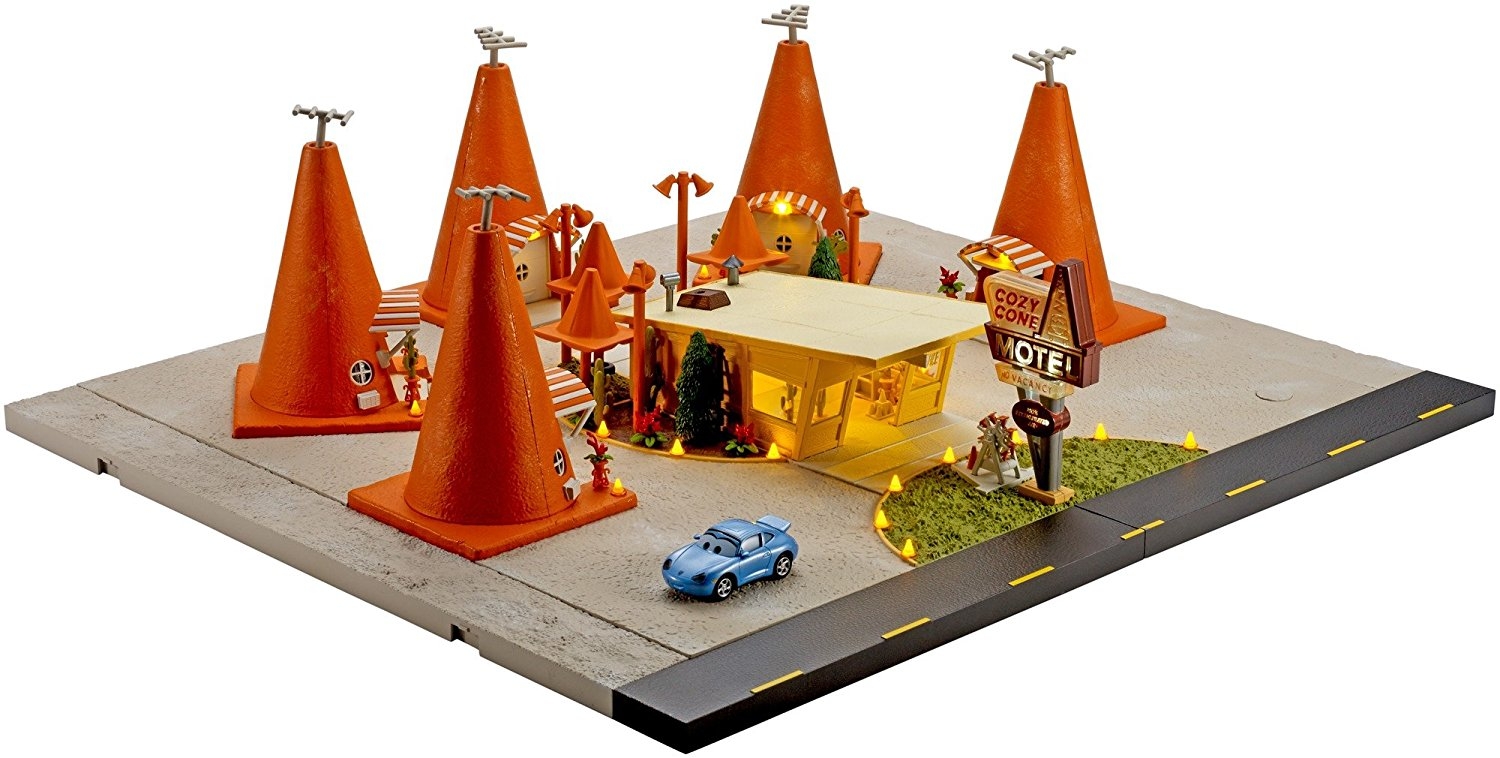 Disney Cars Precision Sally Cozy Cone Playset - Disney Cars 1 - SpeelJan